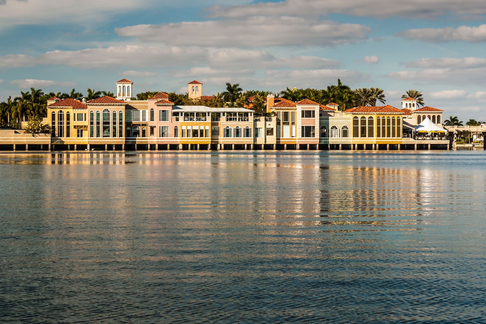 The Village Shops on Venetian Bay in Naples mit 45 Geschäften